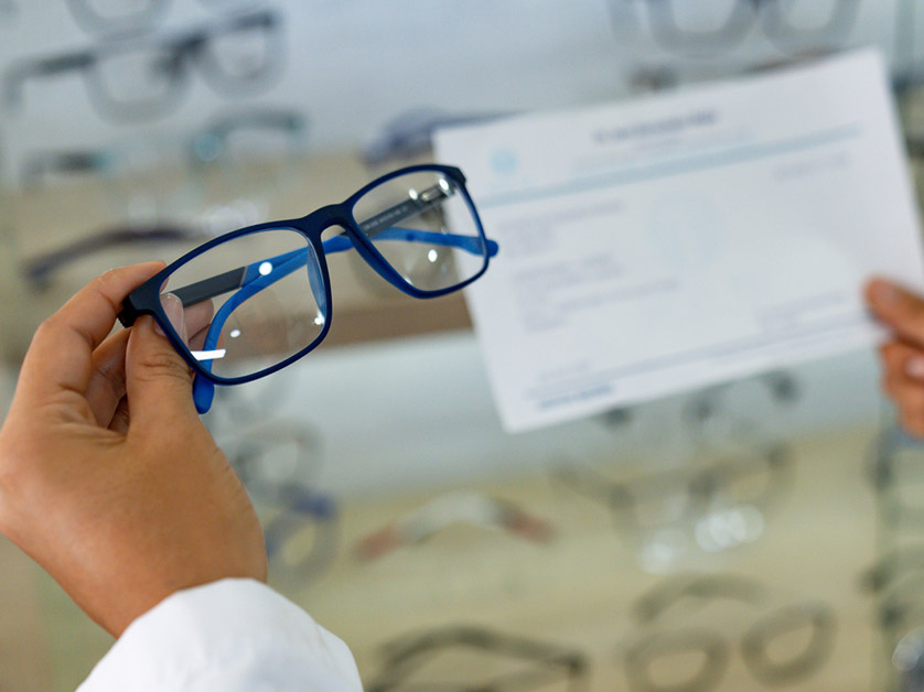 The Difference Between Prescription and Over-the-Counter Reading Glasses